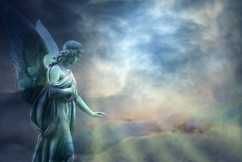 Bello angelo nel cielo fotografia stock. Immagine di puro - 66436900