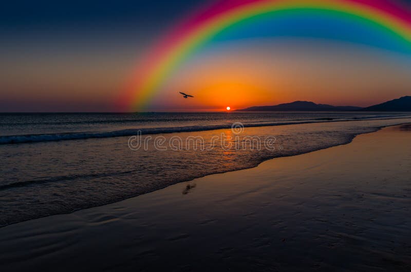 Bello arcobaleno nel cielo fotografia stock. Immagine di sfondo - 59102268