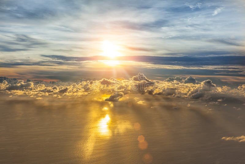 Bello cielo blu fotografia stock. Immagine di atmosfera - 92994828