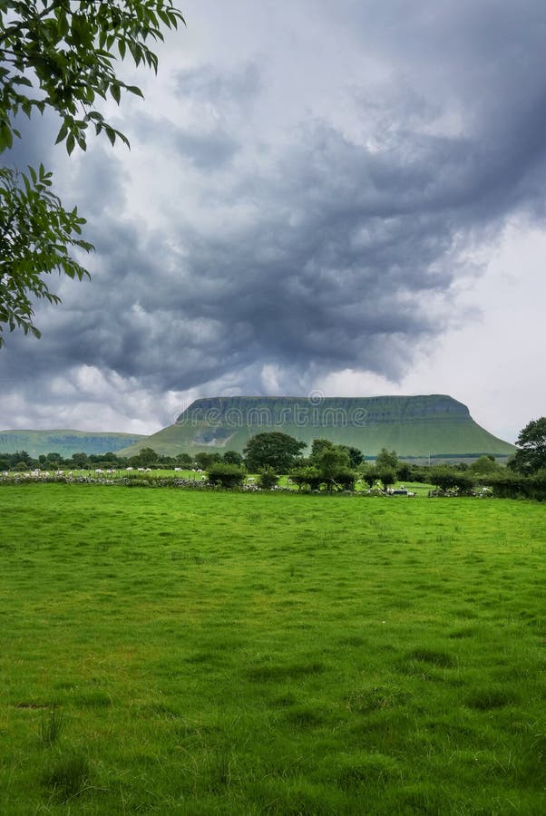 Benbulben stock image. Image of mountains, outdoors, travel - 5285419