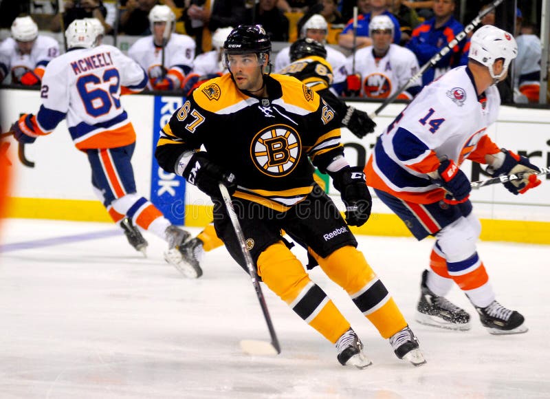 Benoit Pouliot Boston Bruins Editorial Photo - Image of sports, bruins ...
