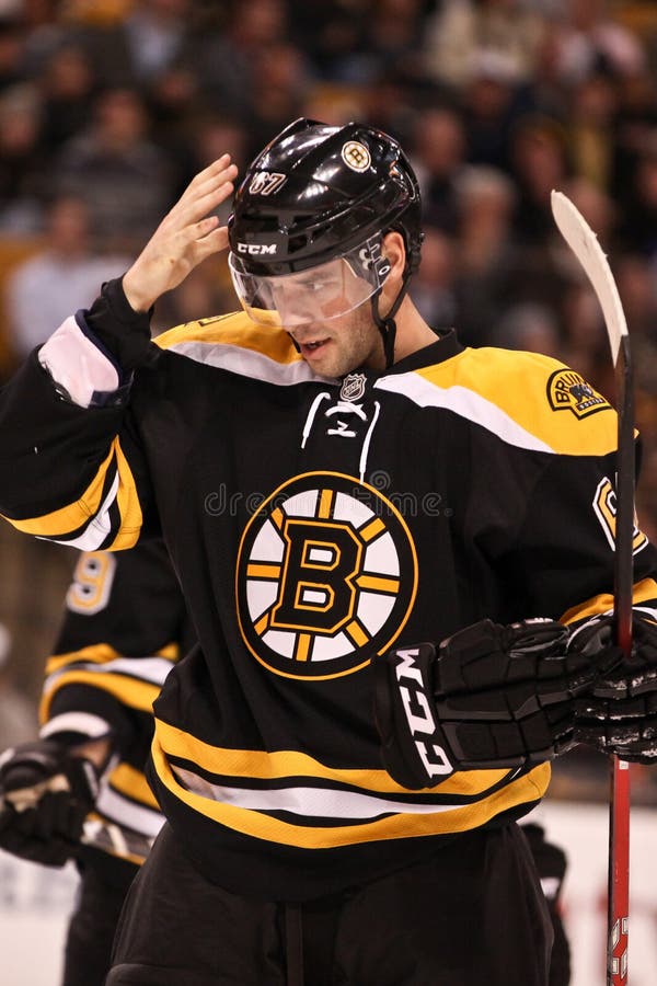 Benoit Pouliot Boston Bruins Redactionele Stock Foto - Image of helm ...