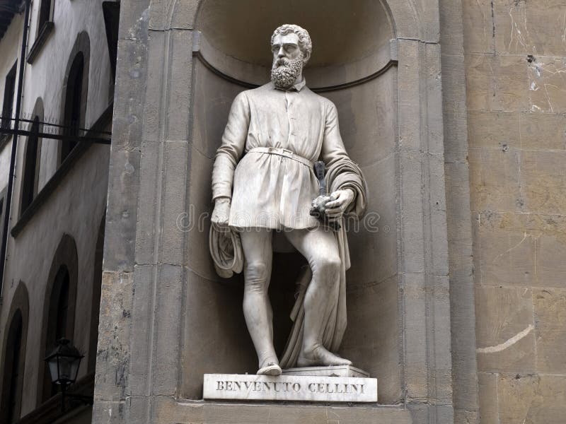 Benvenuto Cellini Statue in the Uffizi Courtyard, in Florence Stock ...