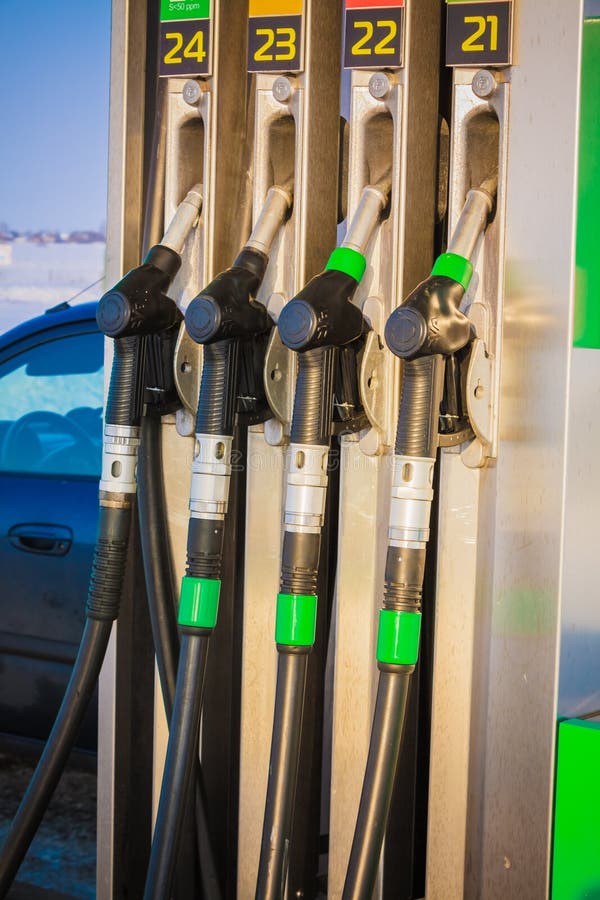 LAGERE BENZINEprijs redactionele stock foto. Image of vervoer - 49788138