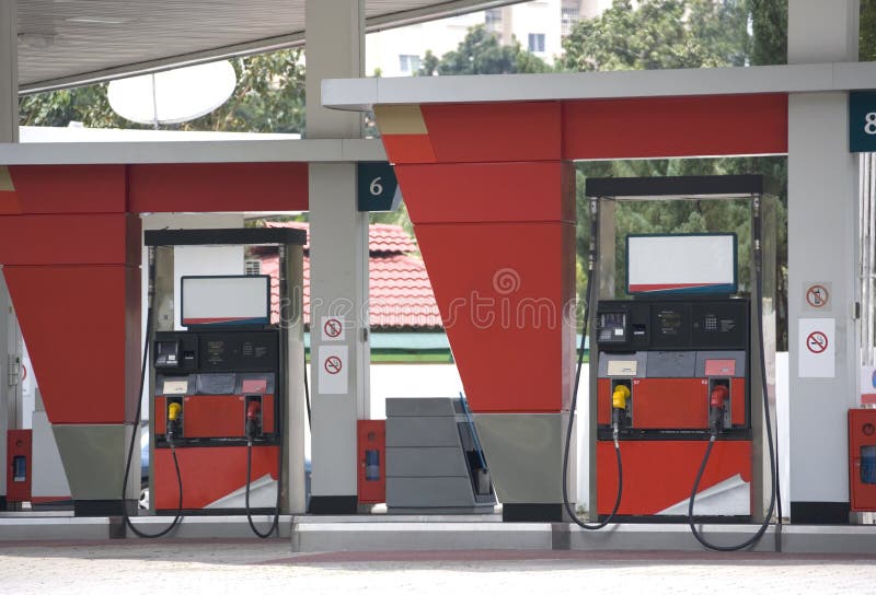 Benzinestation stock foto. Image of olie, premie, pijp - 3320428