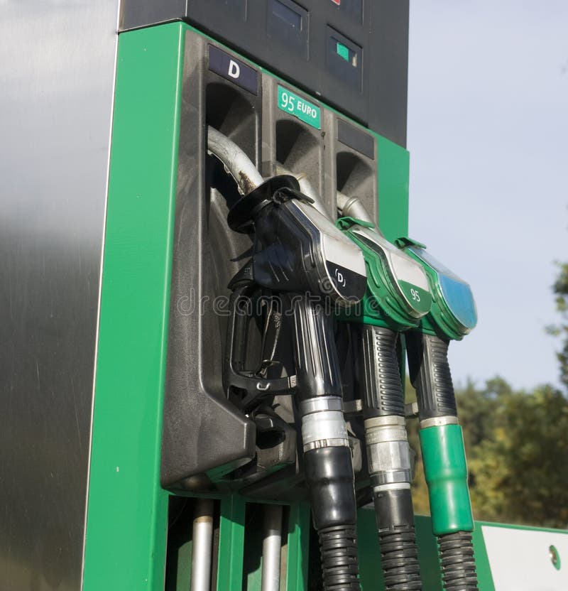 Shell benzinestation redactionele stock foto. Image of bedrijf - 21759873