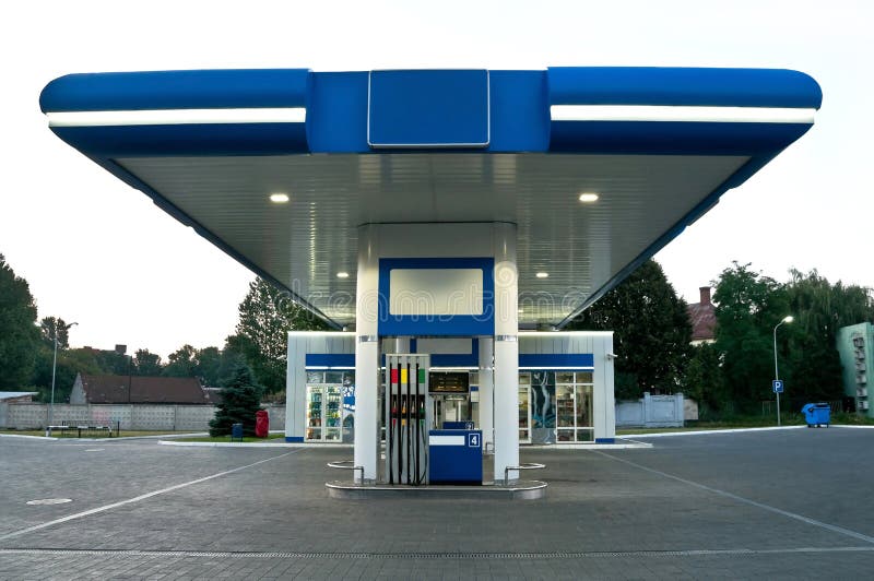 Benzinestation Bij Dag Zonder Auto Stock Afbeelding - Image of kosten ...