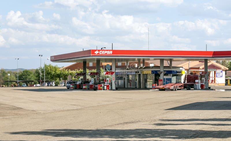 Benzinestation in Spanje redactionele foto. Image of madrid - 45616231