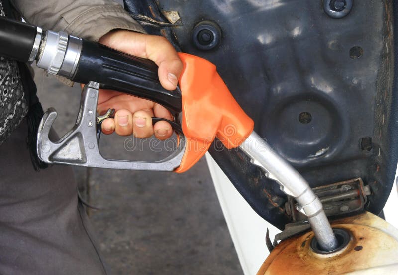 Detail Van Slangen Van Benzinepomp Bij Een Benzinestation, Selectieve ...