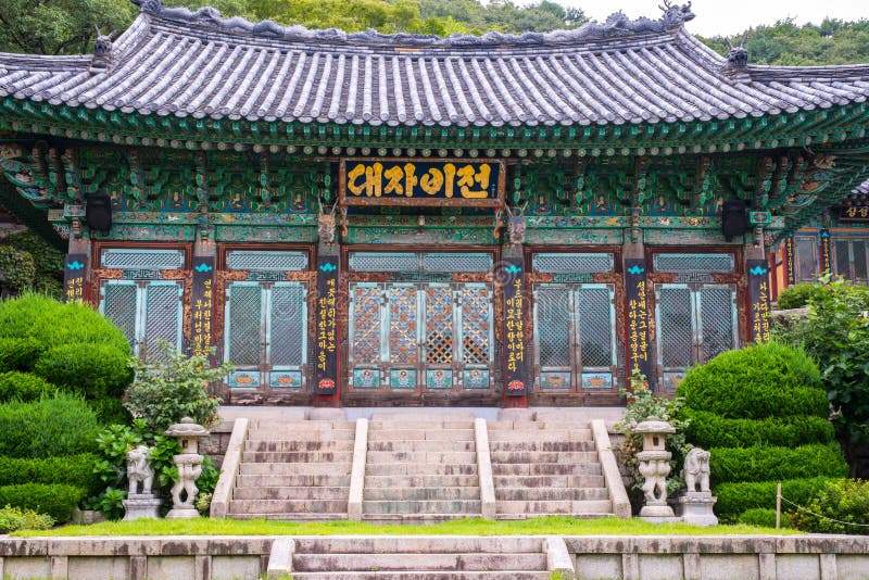 Beomeosa - Templos De Corea Imagen de archivo - Imagen de norte ...