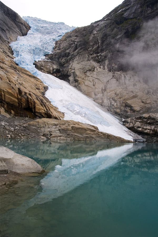 Briksdal Gletscher in Norwegen Stockfoto - Bild von alter, tourist: 9215038