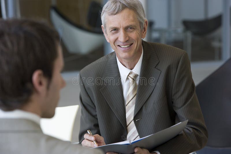Berater, Der Mit Einem Klienten Spricht Stockbild - Bild von berater ...