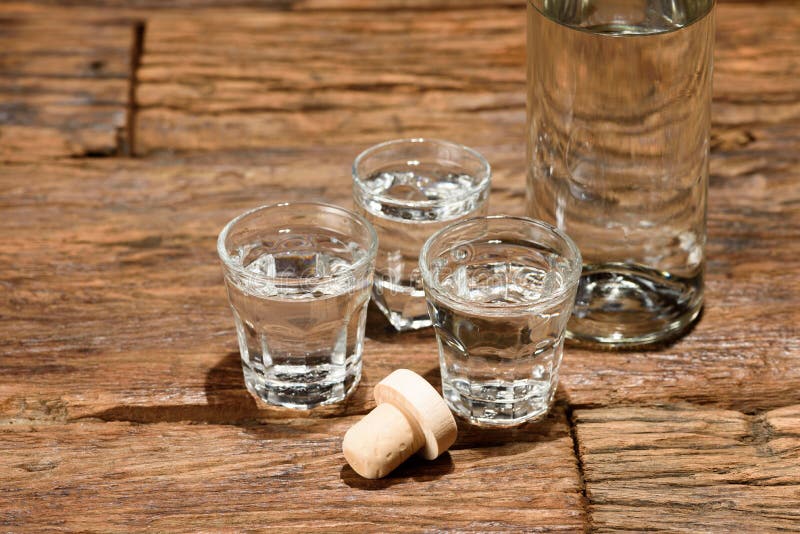 Bere fotografia stock. Immagine di barra, colpi, partito - 83487612