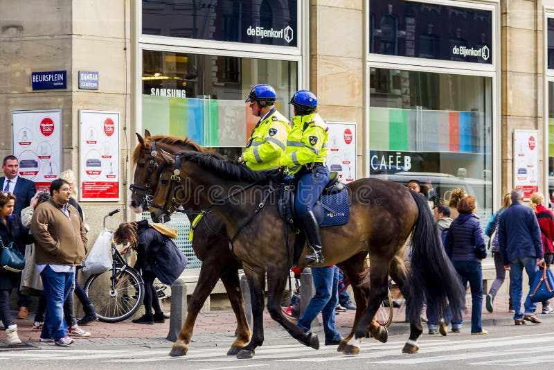 Bereden Politie in Amsterdam Redactionele Stock Afbeelding - Image of ... Bereden Politie in Amsterdam Redactionele Stock Afbeelding - Image of ...