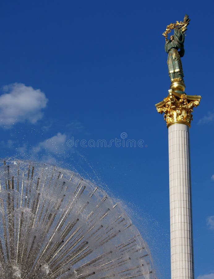 Berehynia Mira Sobre El Maidan Imagen de archivo - Imagen de columna ...