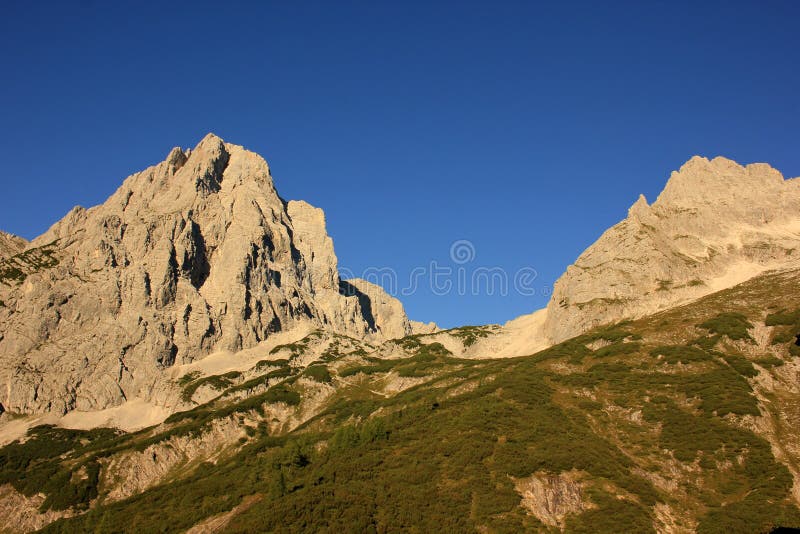 Berg, Alpen, Europa stock foto. Image of openlucht, groen - 97439350