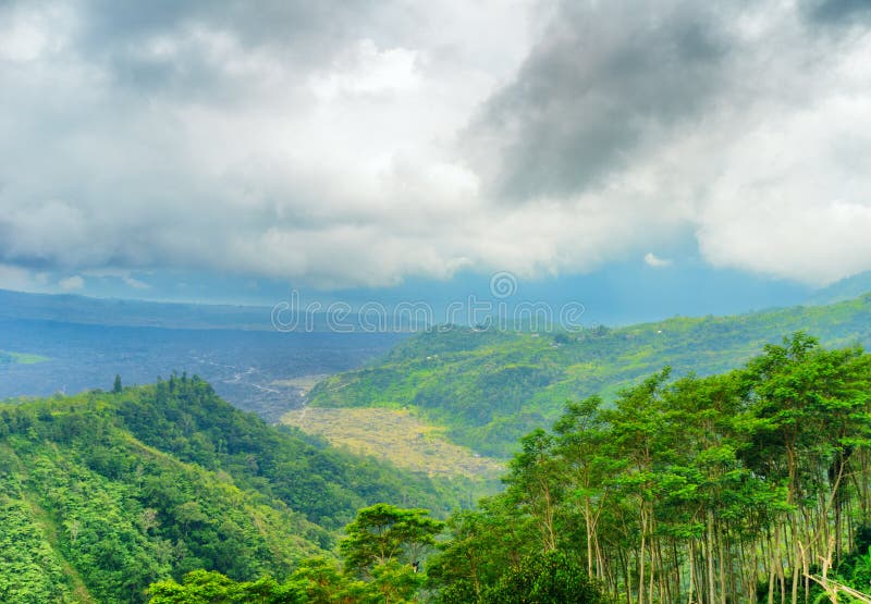 Berg Batur Aktiver Vulkan In Bali, Indonesien Stockfoto - Bild von wald ...