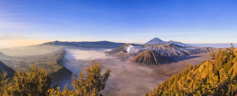 Berg Bromo Bei Ost-Java Indonesia Stockfoto - Bild von nave, reise ...