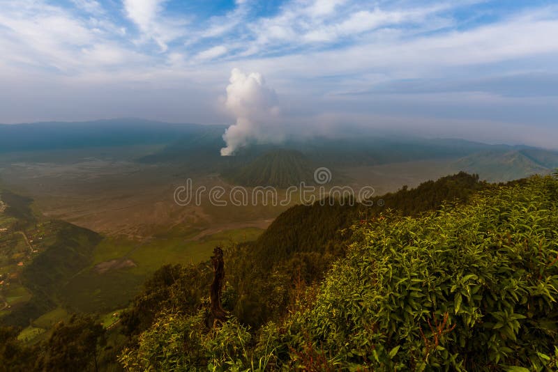 Berg-Bromo-Vulkan - Insel Java Indonesia Stockfoto - Bild von reise ...