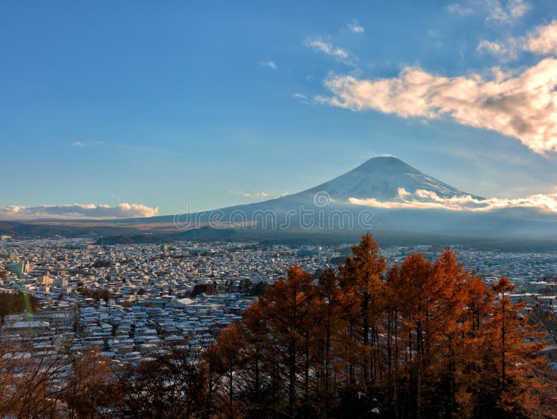Berg Fuji redaktionelles stockbild. Bild von himmel - 102975474