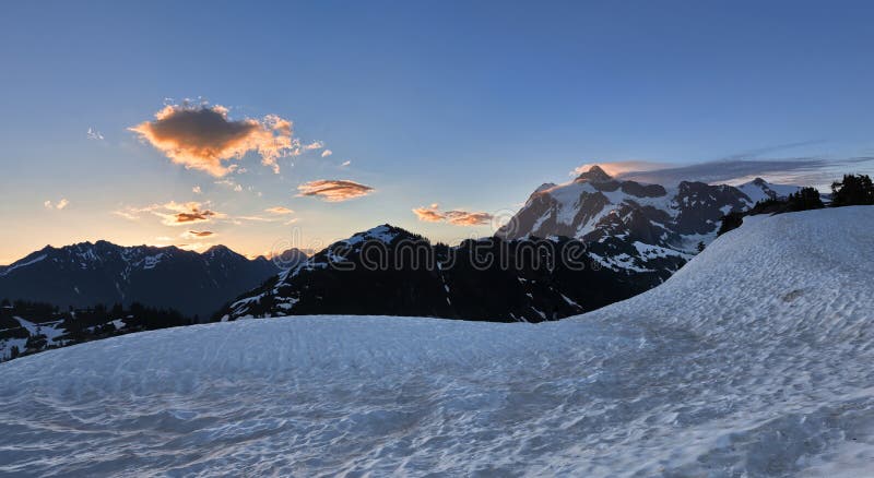 Berg Shuksan stockbild. Bild von szene, nave, landschaft - 36998187