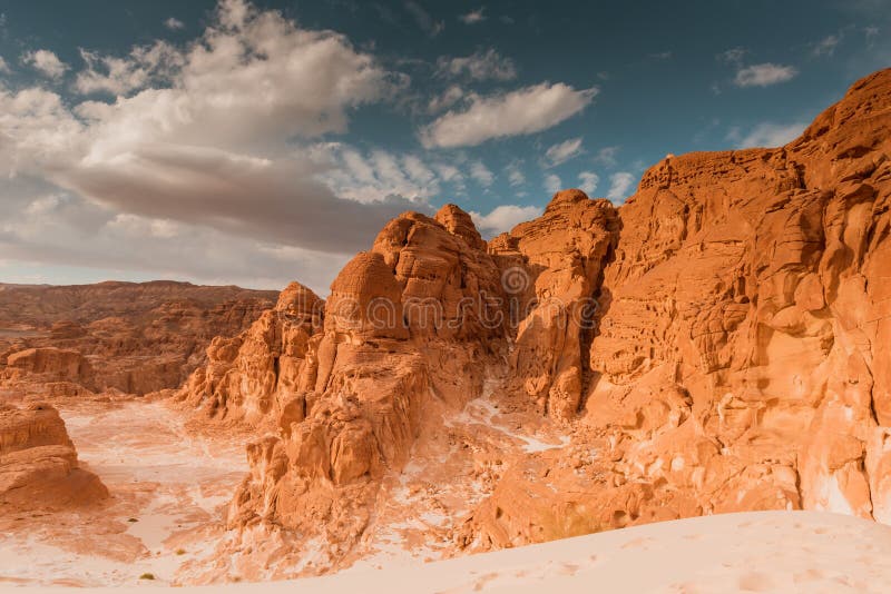 Berg in De Sinaïwoestijn, Egypte Stock Afbeelding - Image of berg ...