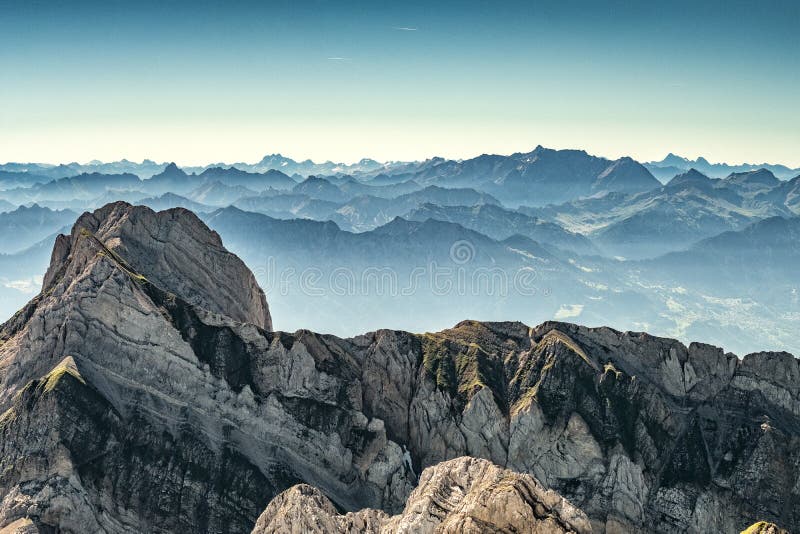 Bergblick Vom Berg Saentis, Die Schweiz, Schweizer Alpen Stockbild ...