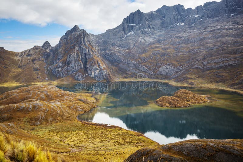 Anden-Landschaft in Peru stockfoto. Bild von umgebung - 1560836