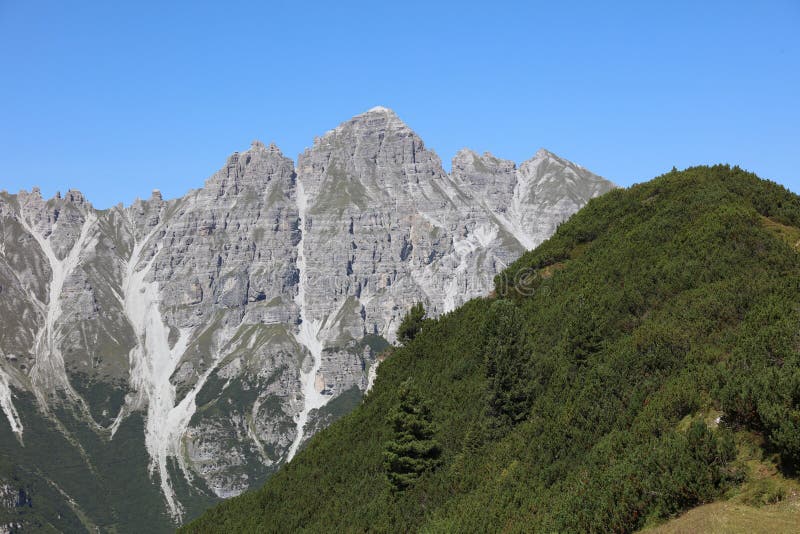 Berge in Tirol stockfoto. Bild von nave, alpen, berg - 130823970