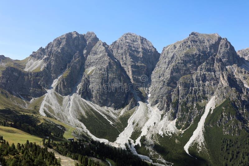 Berge in Tirol stockfoto. Bild von nave, alpen, berg - 130823970