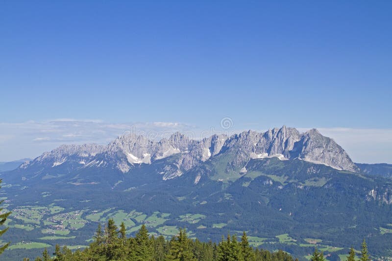 Berge in Tirol stockfoto. Bild von zieleinheit, kaiser - 25789300