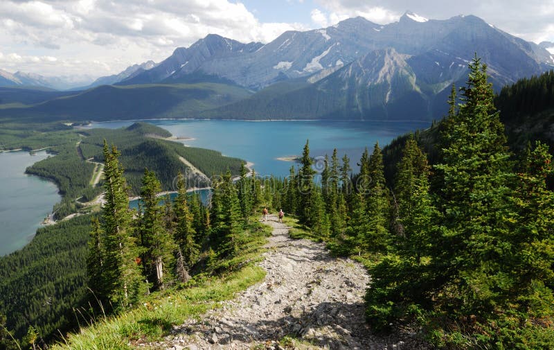 Berge und Seen stockfoto. Bild von hügel, leben, schön - 7637622