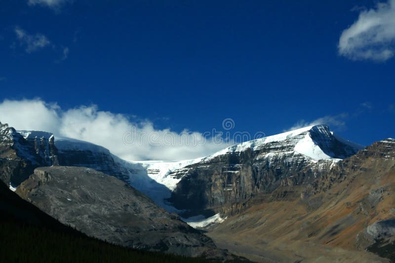 Zijmorene En De Vrouwenwandelaar Die Voet Langs De Morene Beklimmen ...