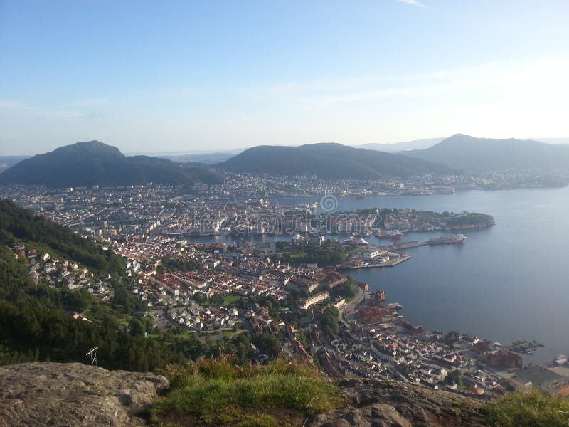 Bergen-Stadt Vom Berg Von Sandviken Stockbild - Bild von bergen, d0 ...