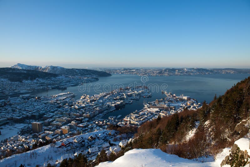 Vinter i Bergen, Norge arkivfoto. Bild av livsstil, lyckligt - 51668030