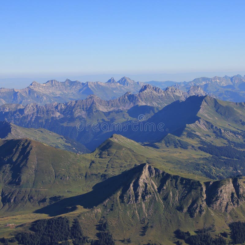 Bergketens in De Zwitserse Alpen Stock Foto - Image of mening ...