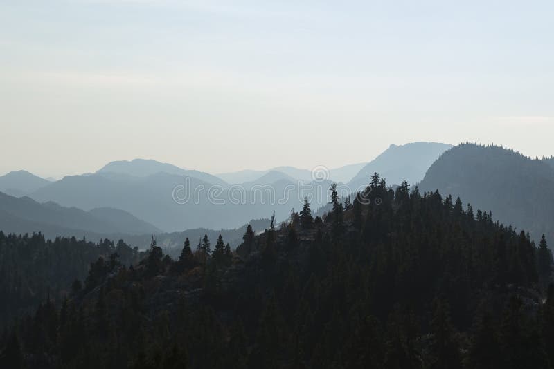 Bergketens, Prachtige Berglagen Stock Foto - Image of landschap ...
