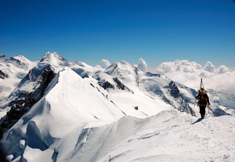 Bergsteigen stockbild. Bild von blau, himmel, monte, leuchte - 2527487
