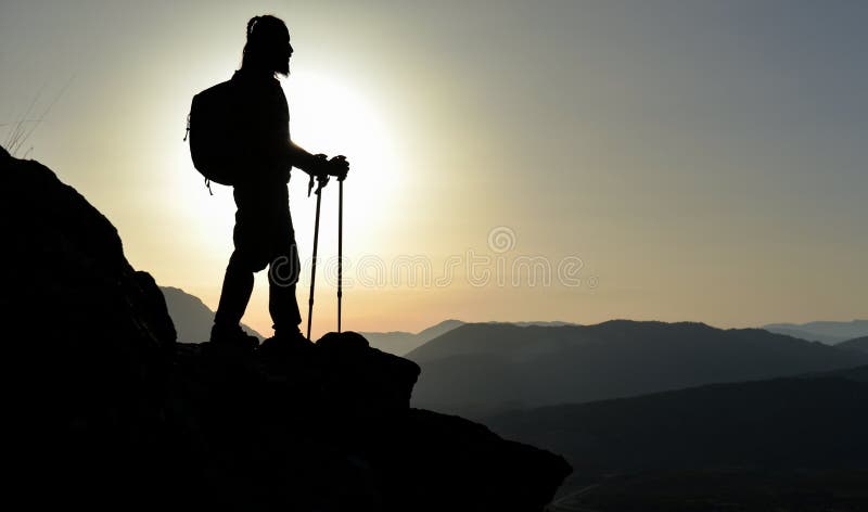 Zwei Bergsteiger Auf Dem Gipfel Von Mont Blanc Bei Sonnenaufgang ...