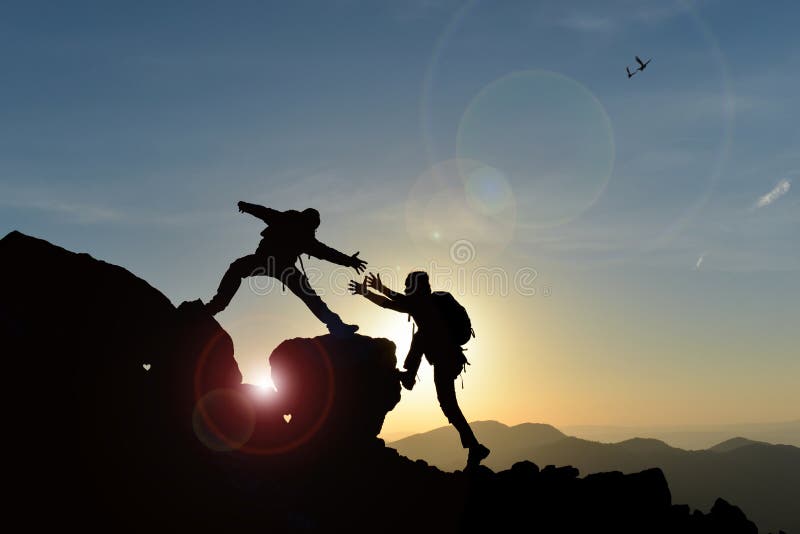 Bergsteiger, Die Zusammen Das Ziel Erreichen Stockbild - Bild von ...