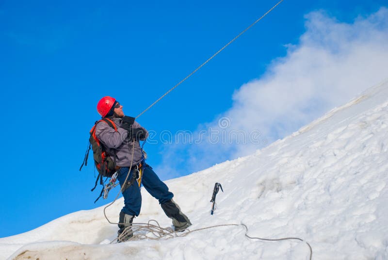 Bergsteiger im Berg stockfoto. Bild von alleine, mann - 22203298