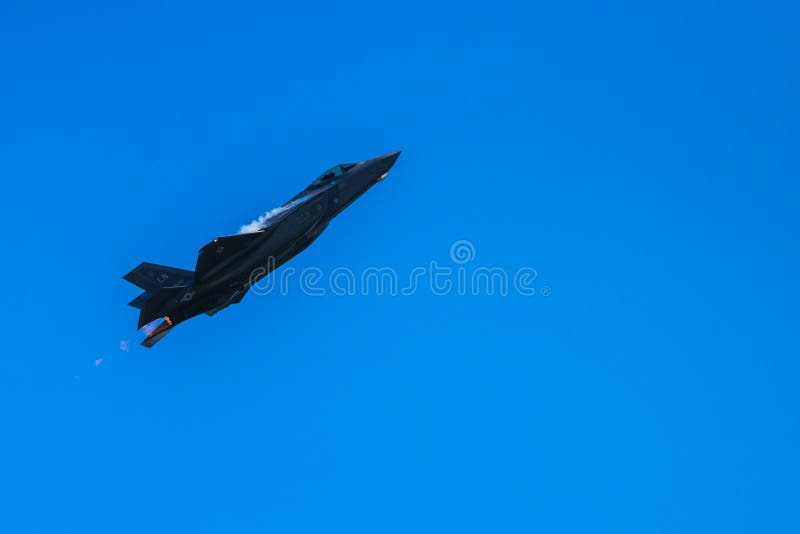 Lockheed Martin F-35 Lightning II Flies in Berlin, Germany on June 9 ...