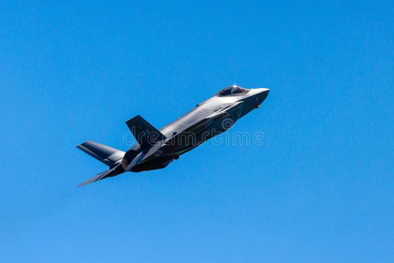 Lockheed Martin F-35 Lightning II Flies in Berlin, Germany on June 9 ...