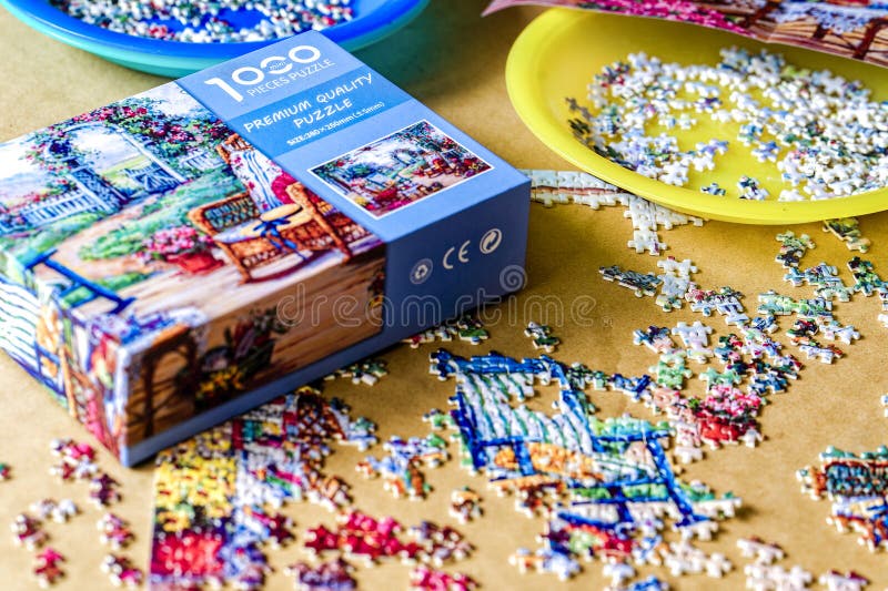 Puzzle Box and Many Puzzle Pieces Editorial Photography - Image of ...