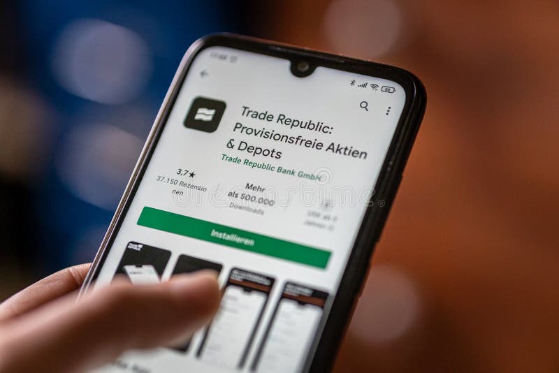 The Trade Republic App is Opened in the Play Store on a Android ...