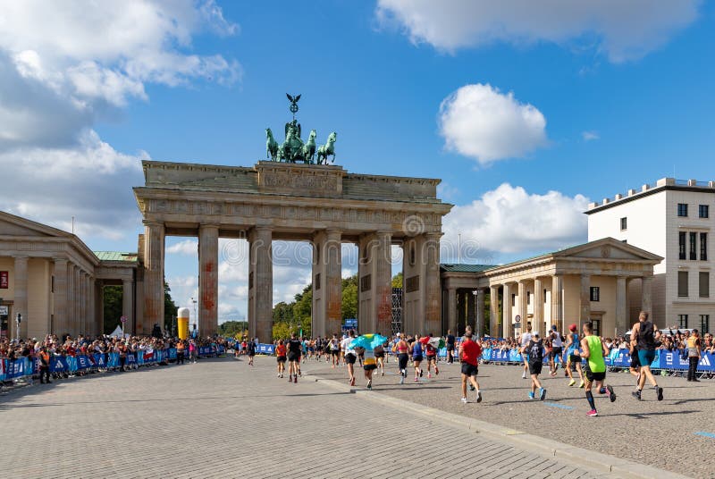 2023 Berlin Marathon and Brandenburg Gate Editorial Photography - Image ...