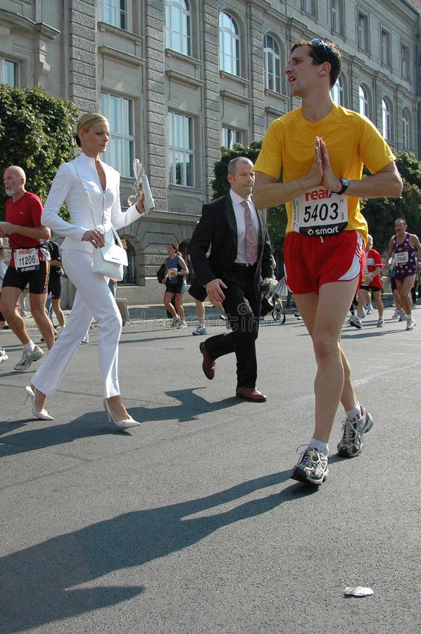 Berlin Marathon editorial stock photo. Image of weiss - 47584368