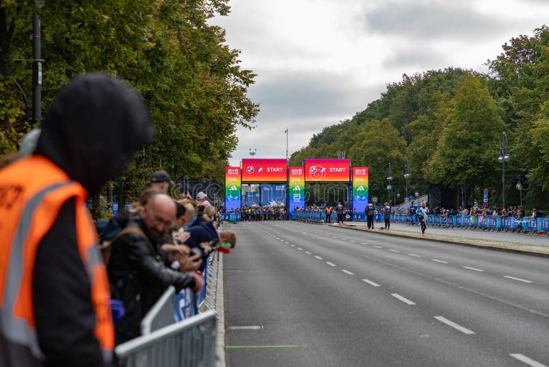 2023 Berlin Marathon Starting Line Editorial Photography - Image of ...