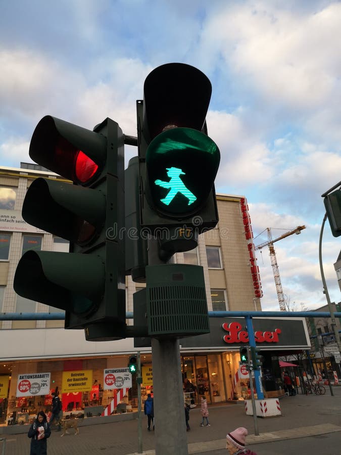 Berlin Rda Sinal Verde-luz Ampelmannchen Foto de Stock Editorial ...