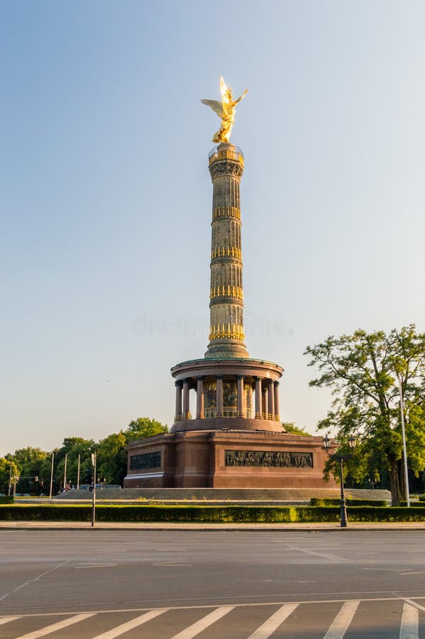 Berlin Siegessaule Victory Column Al Tramonto in Germania Fotografia ...
